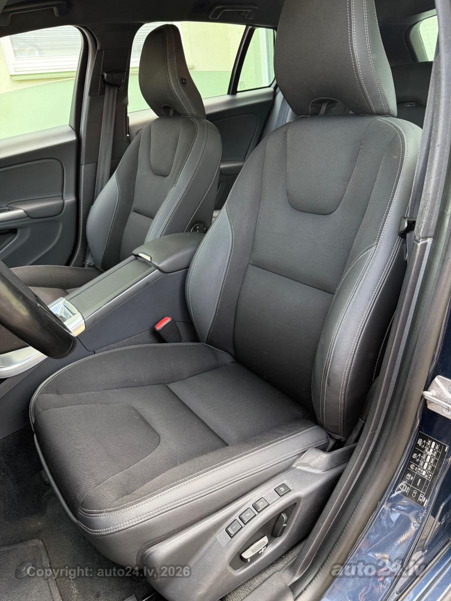 Zils Volvo V60 2013 Tallina, ar dzinēja tilpumu 2.00 L un nobraukumu 219 tūkst. km par 7400 €, foto 10 vietnē AUTOMOTO.COM.LV