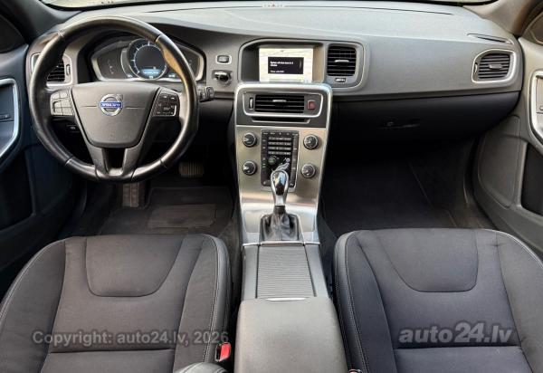 Blue Volvo V60 2013 in Tallinn, with an engine capacity of 2.00 L and mileage of 219 thousand km for 7400 €, photo 10 on AUTOMOTO.COM.LV
