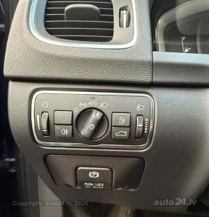 Zils Volvo V60 2013 Tallina, ar dzinēja tilpumu 2.00 L un nobraukumu 219 tūkst. km par 7400 €, foto 17 vietnē AUTOMOTO.COM.LV
