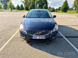Zils Volvo V60 2013 Daugavpils, ar dzinēja tilpumu 2.00 L un nobraukumu 294 tūkst. km par 5100 €, foto 3 vietnē AUTOMOTO.COM.LV