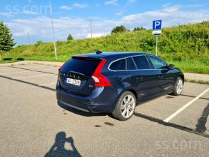 Zils Volvo V60 2013 Daugavpils, ar dzinēja tilpumu 2.00 L un nobraukumu 294 tūkst. km par 5100 €, foto 7 vietnē AUTOMOTO.COM.LV