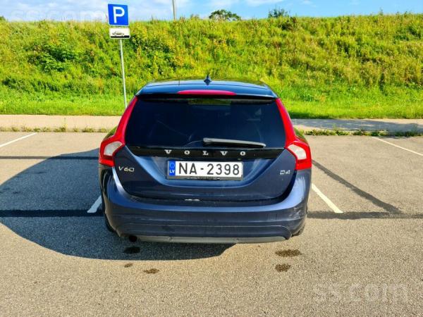 Blue Volvo V60 2013 in Daugavpils, with an engine capacity of 2.00 L and mileage of 294 thousand km for 5100 €, photo 5 on AUTOMOTO.COM.LV