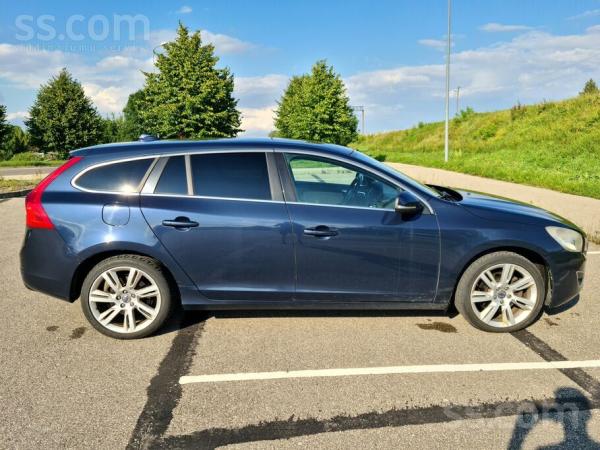 Blue Volvo V60 2013 in Daugavpils, with an engine capacity of 2.00 L and mileage of 294 thousand km for 5100 €, photo 7 on AUTOMOTO.COM.LV