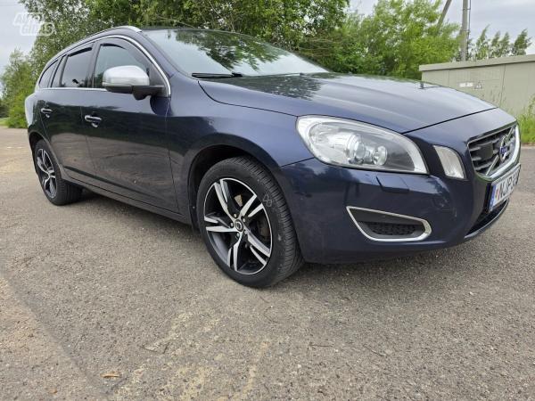 Zils Volvo V60 2013 Šauļi, ar dzinēja tilpumu 2.00 L un nobraukumu 297 tūkst. km par 8000 €, foto 7 vietnē AUTOMOTO.COM.LV