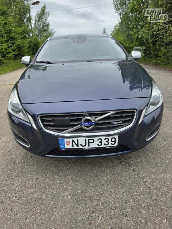 Zils Volvo V60 2013 Šauļi, ar dzinēja tilpumu 2.00 L un nobraukumu 297 tūkst. km par 8000 €, foto 8 vietnē AUTOMOTO.COM.LV
