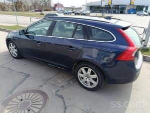 Zils Volvo V60 2013 Jēkabpils, ar dzinēja tilpumu 2.00 L un nobraukumu 327 tūkst. km par 3700 €, foto 4 vietnē AUTOMOTO.COM.LV