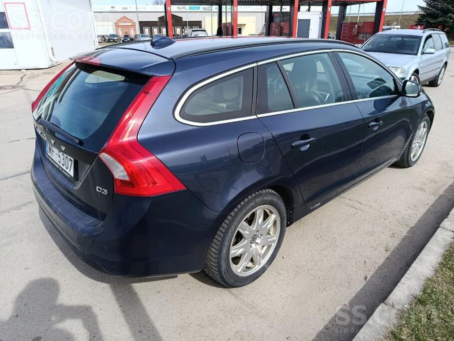 Zils Volvo V60 2013 Jēkabpils, ar dzinēja tilpumu 2.00 L un nobraukumu 327 tūkst. km par 3700 €, foto 7 vietnē AUTOMOTO.COM.LV