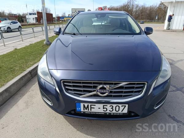 Blue Volvo V60 2013 in Jekabpils, with an engine capacity of 2.00 L and mileage of 327 thousand km for 3700 €, photo 7 on AUTOMOTO.COM.LV
