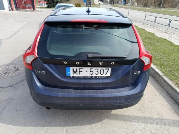 Blue Volvo V60 2013 in Jekabpils, with an engine capacity of 2.00 L and mileage of 327 thousand km for 3700 €, photo 8 on AUTOMOTO.COM.LV