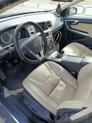 Zils Volvo V60 2013 Jēkabpils, ar dzinēja tilpumu 2.00 L un nobraukumu 327 tūkst. km par 3700 €, foto 10 vietnē AUTOMOTO.COM.LV