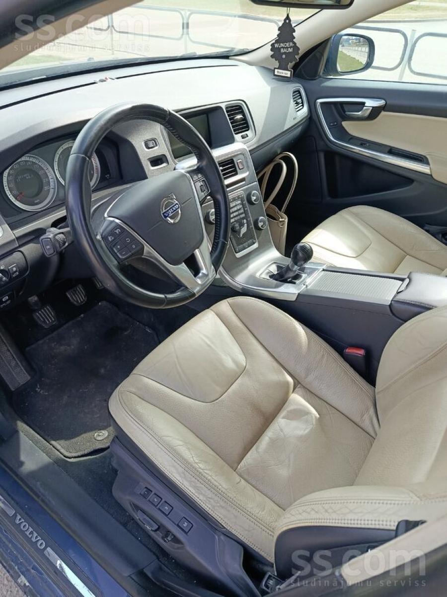 Zils Volvo V60 2013 Jēkabpils, ar dzinēja tilpumu 2.00 L un nobraukumu 327 tūkst. km par 3700 €, foto 10 vietnē AUTOMOTO.COM.LV