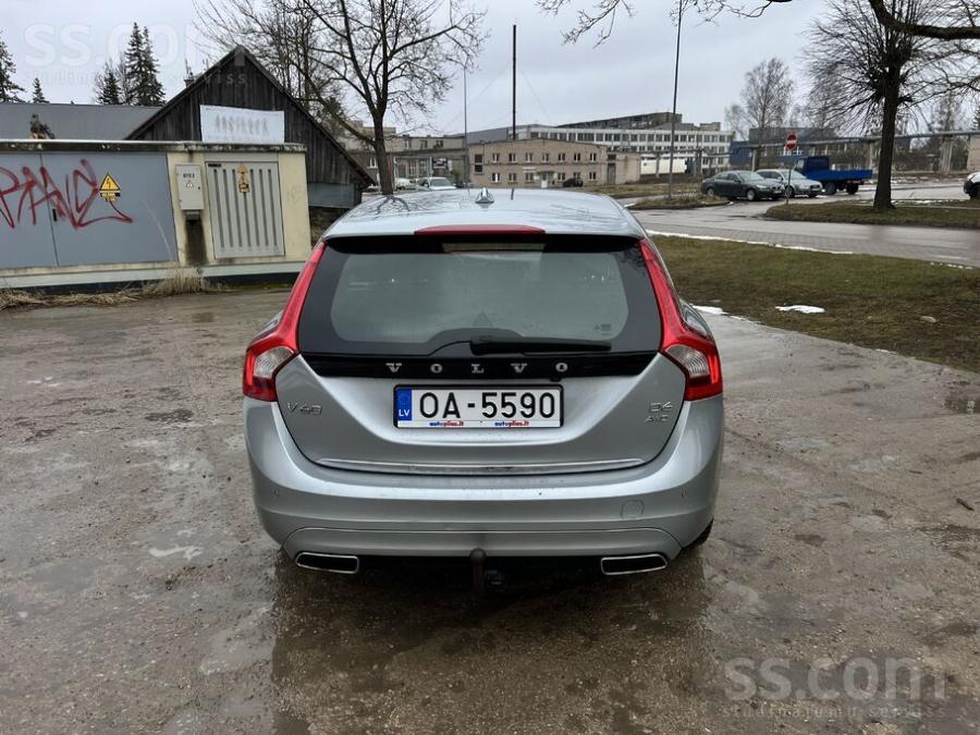 Zils Volvo V60 2013 Rēzekne, ar dzinēja tilpumu 2.40 L un nobraukumu 0 tūkst. km par 6950 €, foto 4 vietnē AUTOMOTO.COM.LV