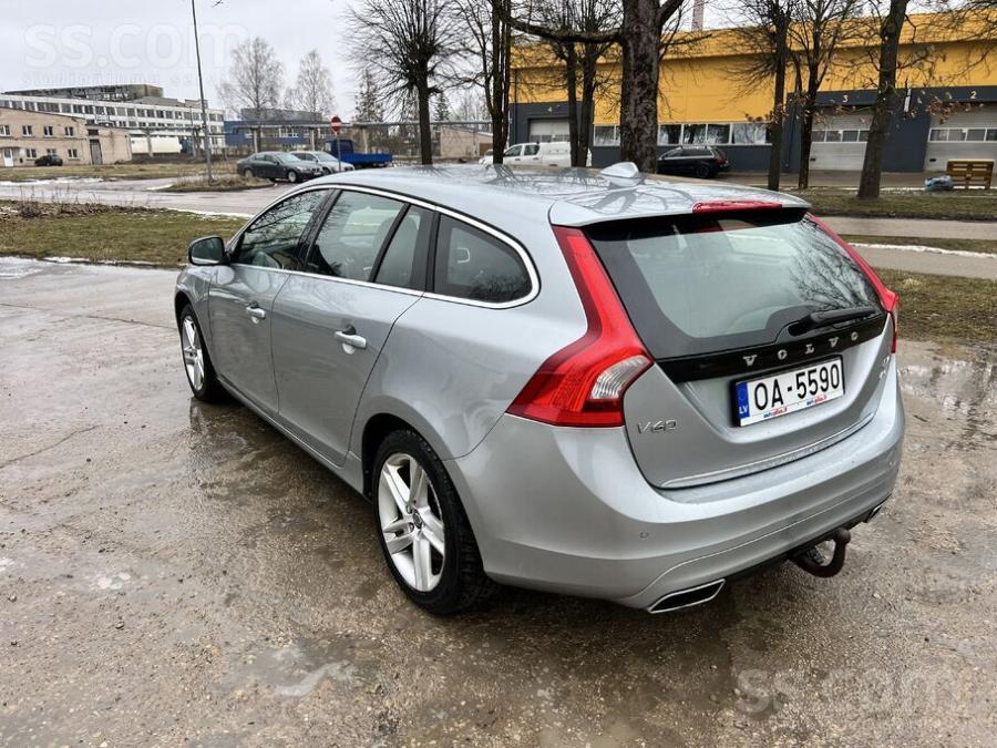 Zils Volvo V60 2013 Rēzekne, ar dzinēja tilpumu 2.40 L un nobraukumu 0 tūkst. km par 6950 €, foto 5 vietnē AUTOMOTO.COM.LV