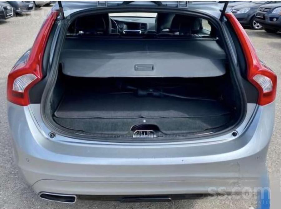 Zils Volvo V60 2013 Rēzekne, ar dzinēja tilpumu 2.40 L un nobraukumu 0 tūkst. km par 6950 €, foto 17 vietnē AUTOMOTO.COM.LV