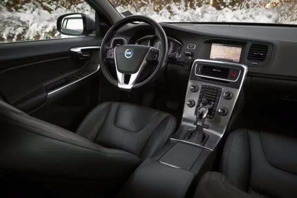 Zils Volvo V60 2013 Jelgava, ar dzinēja tilpumu 2.40 L un nobraukumu 275 tūkst. km par 14300 €, foto 9 vietnē AUTOMOTO.COM.LV