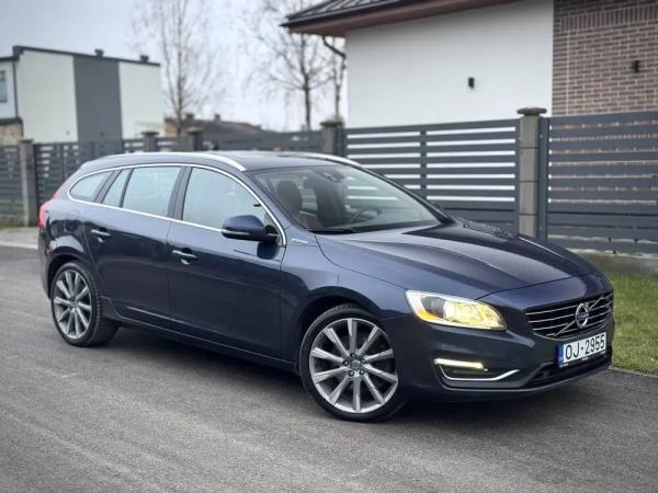 Zils Volvo V60 2013 Jelgava, ar dzinēja tilpumu 2.40 L un nobraukumu 227 tūkst. km par 6900 €, foto 4 vietnē AUTOMOTO.COM.LV