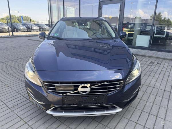 Blue Volvo V60 2013 in Kaunas, with an engine capacity of 2.40 L and mileage of 319 thousand km for 6500 €, photo 2 on AUTOMOTO.COM.LV
