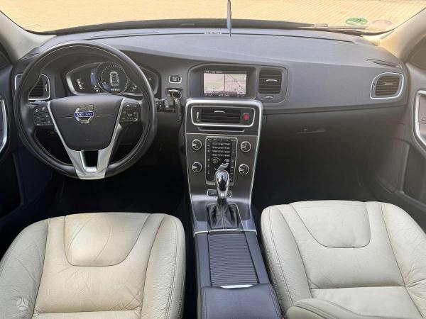 Blue Volvo V60 2013 in Kaunas, with an engine capacity of 2.40 L and mileage of 319 thousand km for 6500 €, photo 9 on AUTOMOTO.COM.LV