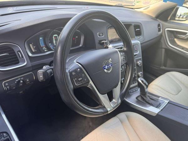 Blue Volvo V60 2013 in Kaunas, with an engine capacity of 2.40 L and mileage of 319 thousand km for 6500 €, photo 10 on AUTOMOTO.COM.LV