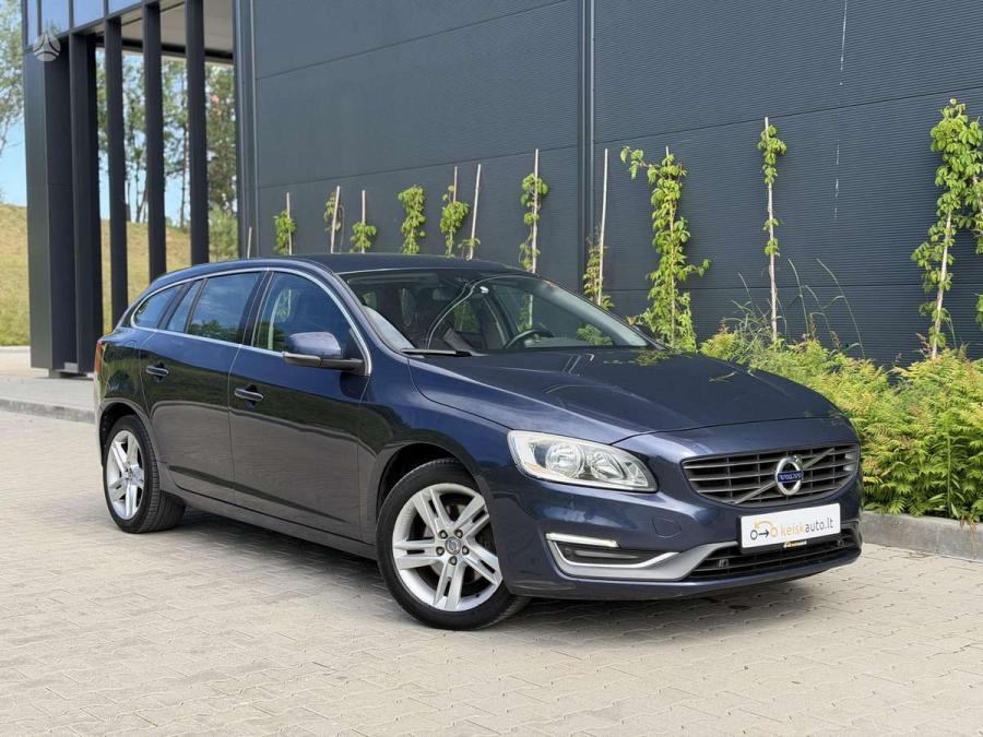 Blue Volvo V60 2013 in Vilnius, with an engine capacity of 1.60 L and mileage of 377 thousand km for 3999 €, photo 6 on AUTOMOTO.COM.LV