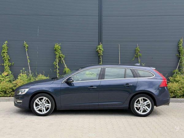 Blue Volvo V60 2013 in Vilnius, with an engine capacity of 1.60 L and mileage of 377 thousand km for 3999 €, photo 7 on AUTOMOTO.COM.LV