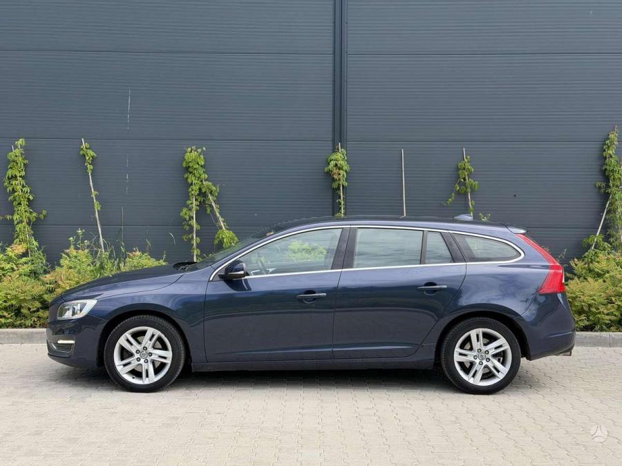 Blue Volvo V60 2013 in Vilnius, with an engine capacity of 1.60 L and mileage of 377 thousand km for 3999 €, photo 8 on AUTOMOTO.COM.LV
