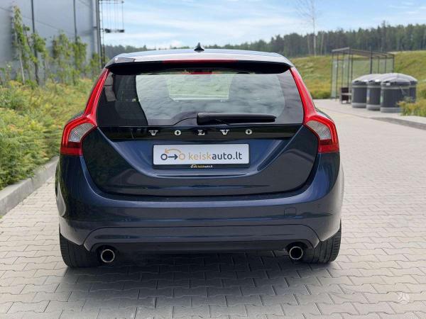 Blue Volvo V60 2013 in Vilnius, with an engine capacity of 1.60 L and mileage of 377 thousand km for 3999 €, photo 8 on AUTOMOTO.COM.LV