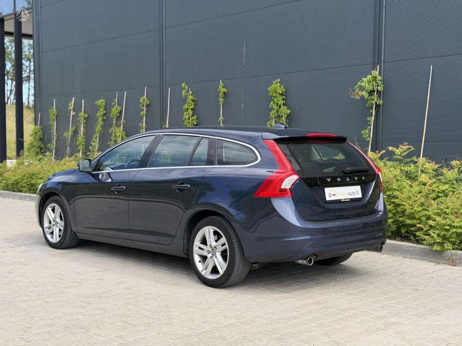 Blue Volvo V60 2013 in Vilnius, with an engine capacity of 1.60 L and mileage of 377 thousand km for 3999 €, photo 10 on AUTOMOTO.COM.LV