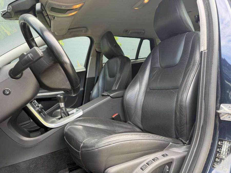 Blue Volvo V60 2013 in Vilnius, with an engine capacity of 1.60 L and mileage of 377 thousand km for 3999 €, photo 16 on AUTOMOTO.COM.LV