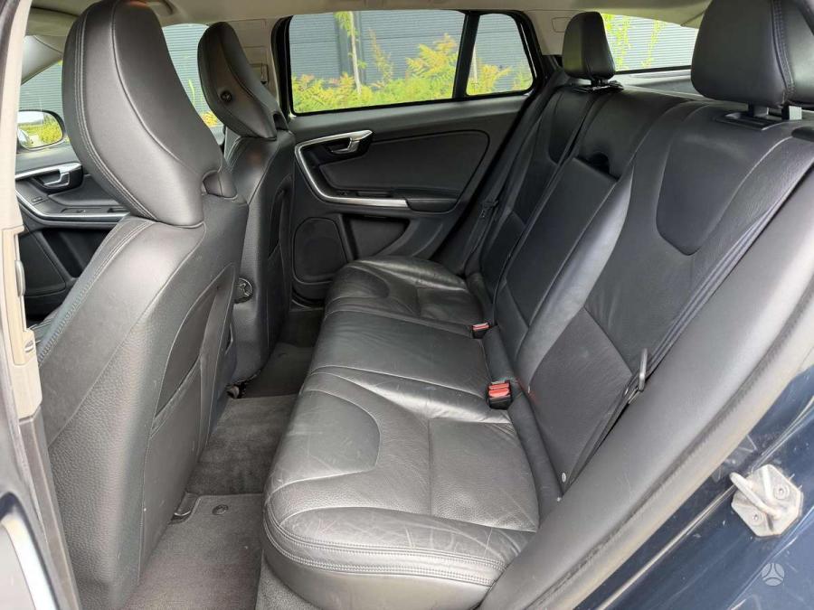 Blue Volvo V60 2013 in Vilnius, with an engine capacity of 1.60 L and mileage of 377 thousand km for 3999 €, photo 17 on AUTOMOTO.COM.LV