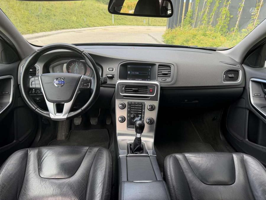 Blue Volvo V60 2013 in Vilnius, with an engine capacity of 1.60 L and mileage of 377 thousand km for 3999 €, photo 18 on AUTOMOTO.COM.LV