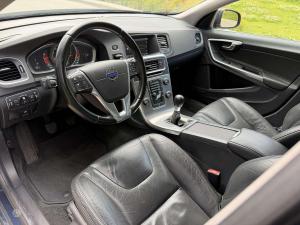 Blue Volvo V60 2013 in Vilnius, with an engine capacity of 1.60 L and mileage of 377 thousand km for 3999 €, photo 19 on AUTOMOTO.COM.LV