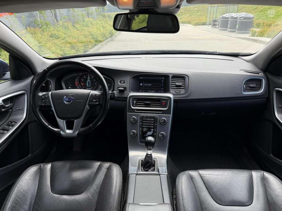 Blue Volvo V60 2013 in Vilnius, with an engine capacity of 1.60 L and mileage of 377 thousand km for 3999 €, photo 20 on AUTOMOTO.COM.LV