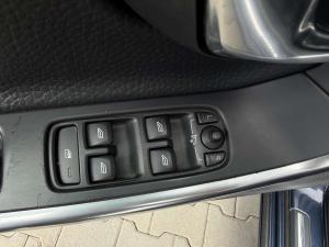 Blue Volvo V60 2013 in Vilnius, with an engine capacity of 1.60 L and mileage of 377 thousand km for 3999 €, photo 24 on AUTOMOTO.COM.LV