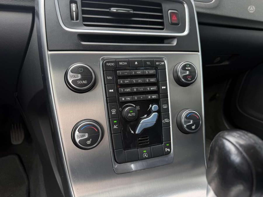 Blue Volvo V60 2013 in Vilnius, with an engine capacity of 1.60 L and mileage of 377 thousand km for 3999 €, photo 25 on AUTOMOTO.COM.LV