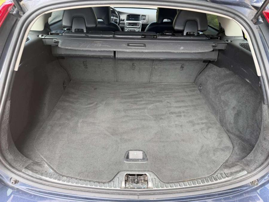 Blue Volvo V60 2013 in Vilnius, with an engine capacity of 1.60 L and mileage of 377 thousand km for 3999 €, photo 26 on AUTOMOTO.COM.LV