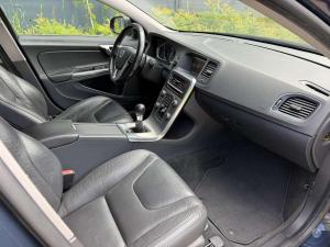 Blue Volvo V60 2013 in Vilnius, with an engine capacity of 1.60 L and mileage of 377 thousand km for 3999 €, photo 28 on AUTOMOTO.COM.LV