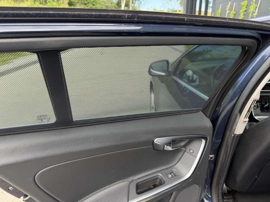 Blue Volvo V60 2013 in Vilnius, with an engine capacity of 1.60 L and mileage of 377 thousand km for 3999 €, photo 32 on AUTOMOTO.COM.LV