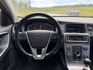 Blue Volvo V60 2013 in Vilnius, with an engine capacity of 1.60 L and mileage of 377 thousand km for 3999 €, photo 33 on AUTOMOTO.COM.LV