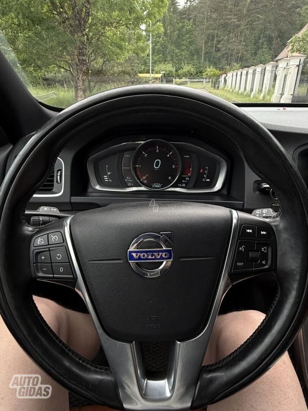 Zils Volvo V60 2013 Viļņa, ar dzinēja tilpumu 2.40 L un nobraukumu 389 tūkst. km par 6300 €, foto 5 vietnē AUTOMOTO.COM.LV