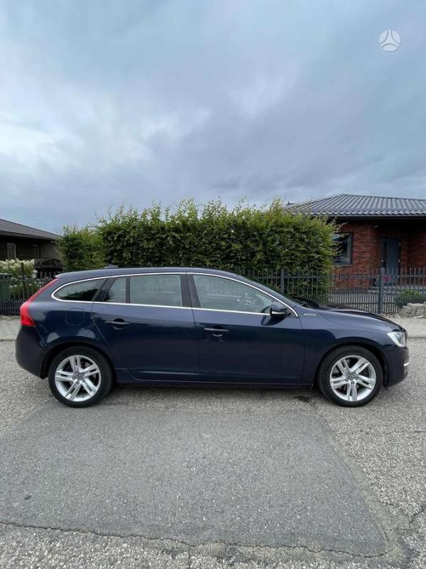 Blue Volvo V60 2013 in Kaunas, with an engine capacity of 2.40 L and mileage of 243 thousand km for 8000 €, photo 4 on AUTOMOTO.COM.LV