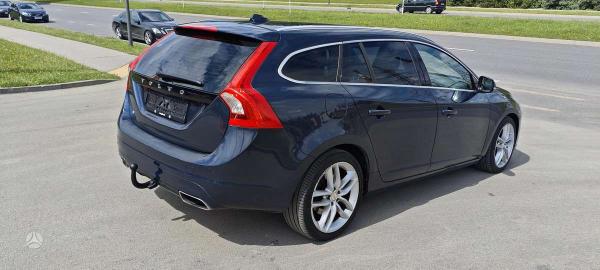Blue Volvo V60 2013 in Kaunas, with an engine capacity of 2.40 L and mileage of 252 thousand km for 5999 €, photo 7 on AUTOMOTO.COM.LV