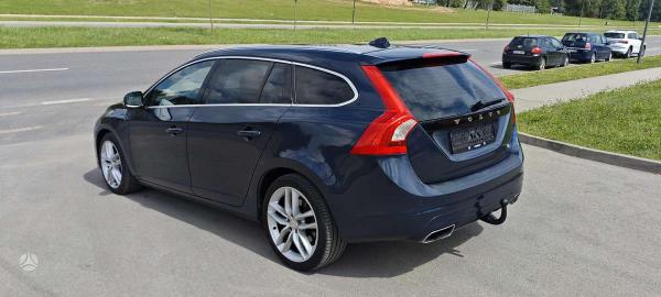 Blue Volvo V60 2013 in Kaunas, with an engine capacity of 2.40 L and mileage of 252 thousand km for 5999 €, photo 9 on AUTOMOTO.COM.LV
