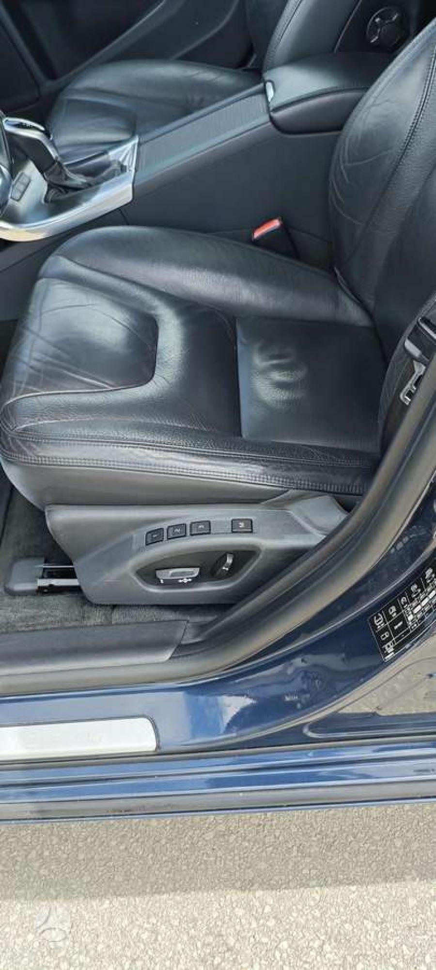 Zils Volvo V60 2013 Kauņa, ar dzinēja tilpumu 2.40 L un nobraukumu 252 tūkst. km par 5999 €, foto 13 vietnē AUTOMOTO.COM.LV