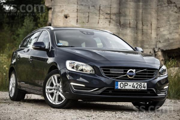 Zils Volvo V60 2013 Tukums, ar dzinēja tilpumu 2.40 L un nobraukumu 0 tūkst. km par 9350 €, foto 1 vietnē AUTOMOTO.COM.LV