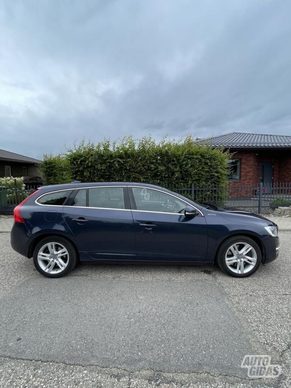 Zils Volvo V60 2013 Kauņa, ar dzinēja tilpumu 2.40 L un nobraukumu 243 tūkst. km par 7150 €, foto 4 vietnē AUTOMOTO.COM.LV