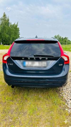 Blue Volvo V60 2013 in Vilnius, with an engine capacity of 1.56 L and mileage of 287 thousand km for 6690 €, photo 3 on AUTOMOTO.COM.LV