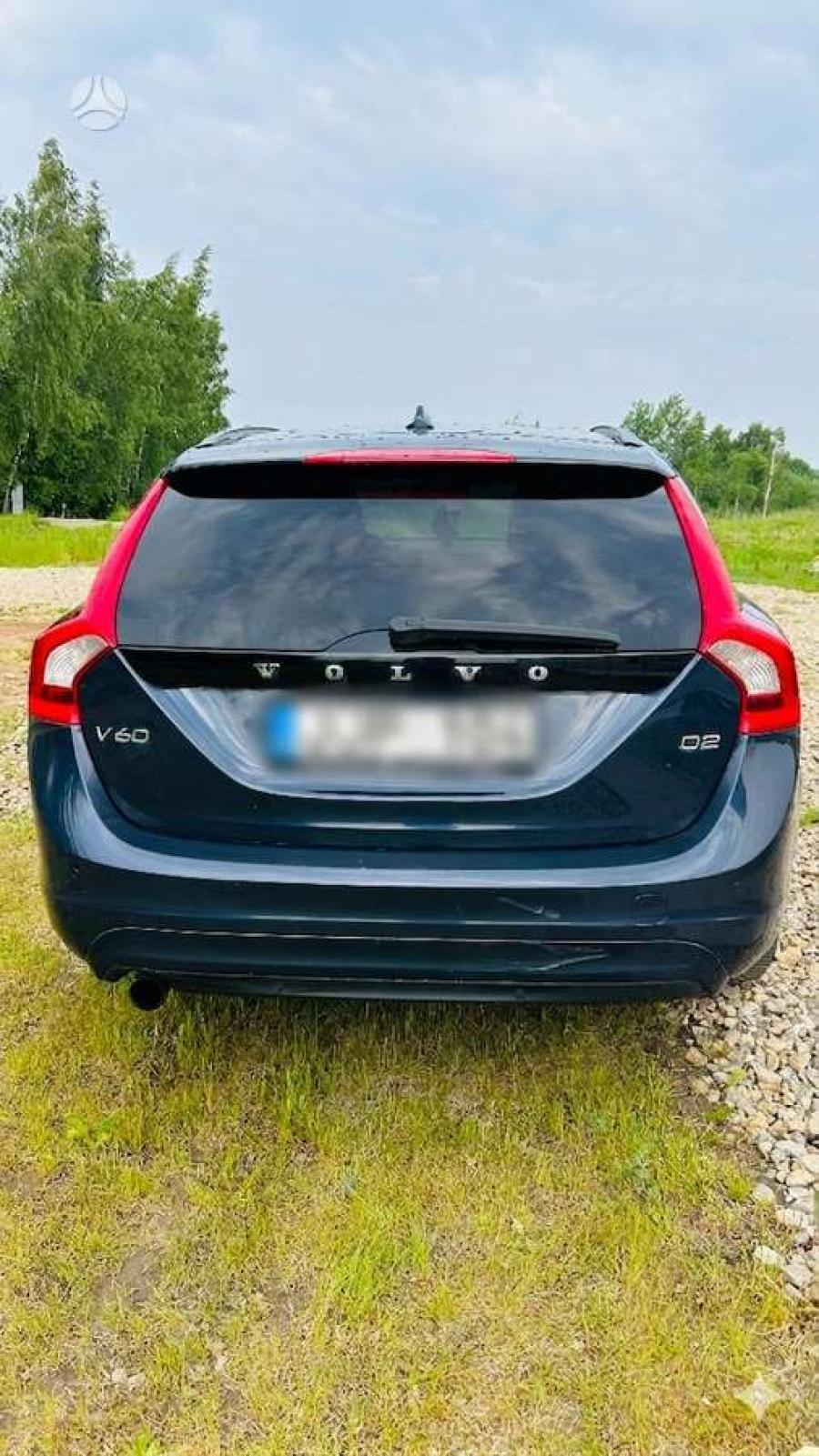 Blue Volvo V60 2013 in Vilnius, with an engine capacity of 1.56 L and mileage of 287 thousand km for 6690 €, photo 3 on AUTOMOTO.COM.LV