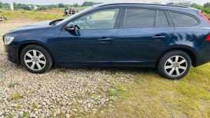 Blue Volvo V60 2013 in Vilnius, with an engine capacity of 1.56 L and mileage of 287 thousand km for 6690 €, photo 5 on AUTOMOTO.COM.LV