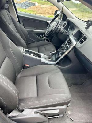 Blue Volvo V60 2013 in Vilnius, with an engine capacity of 1.56 L and mileage of 287 thousand km for 6690 €, photo 6 on AUTOMOTO.COM.LV